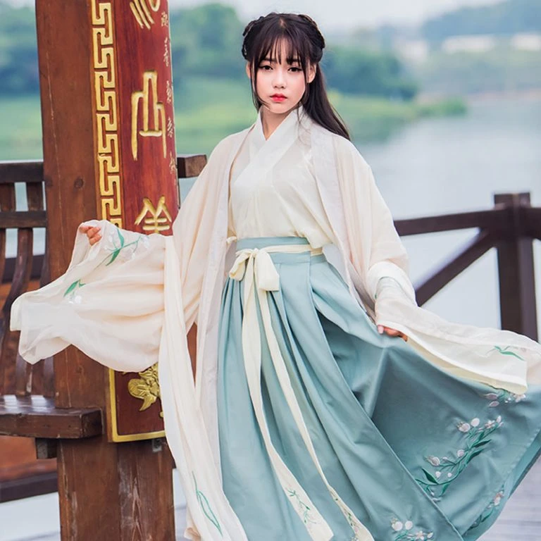 Amomum Time Floral Daxiushan Hanfu Dress - Newhanfu 2024