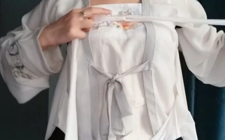 How to Wear Chest Ruqun Hanfu - Newhanfu
