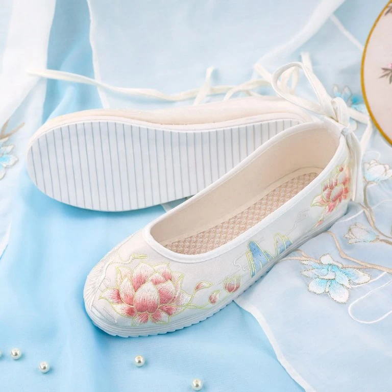 Crane Flats Floral Embroidery Hanfu Shoes - Newhanfu 2025