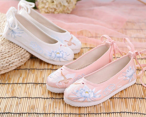 Crane Flats Floral Embroidery Hanfu Shoes - Newhanfu 2026