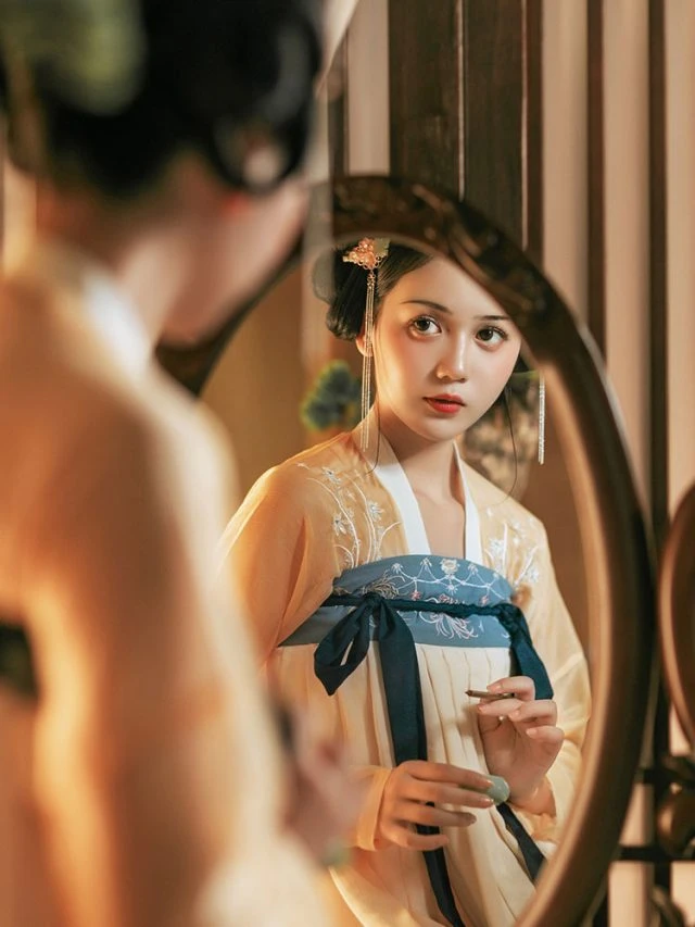 Yellow Mum Women's Qixiong Hanfu Dress - Newhanfu 2025