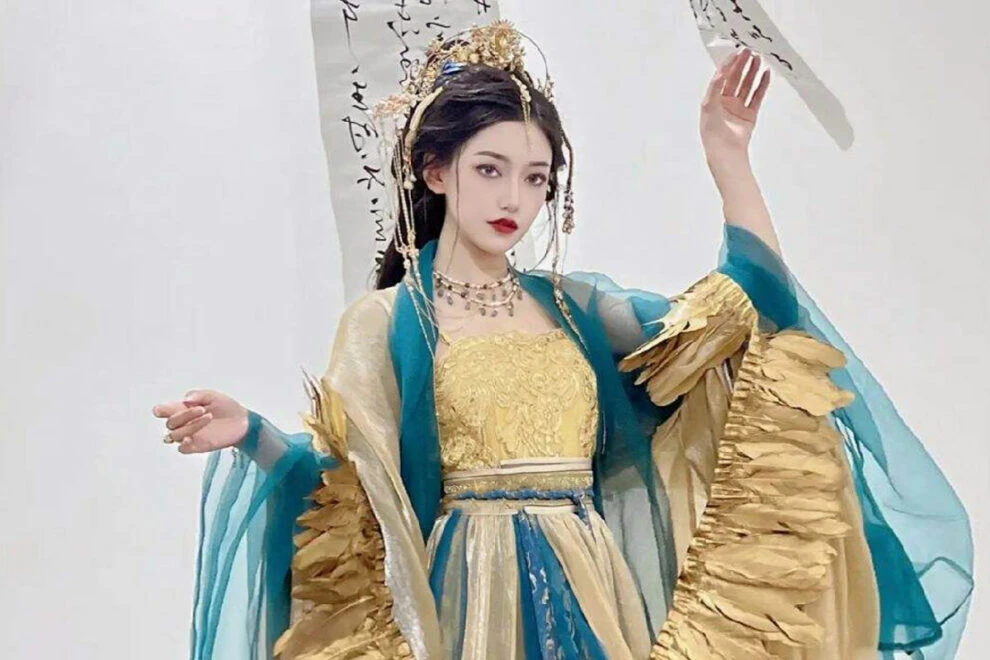 Top 5 Women’s Gold Hanfu That Make You Shine - 2024