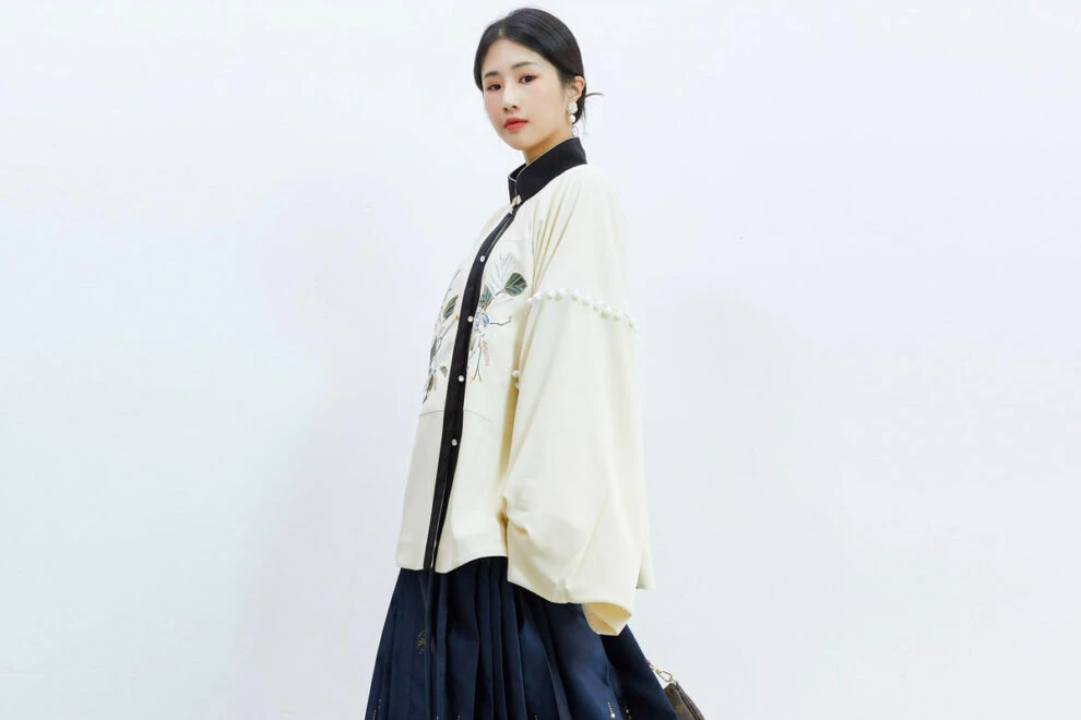 Keep Warm in Cold Days with Wool Hanfu - 2025