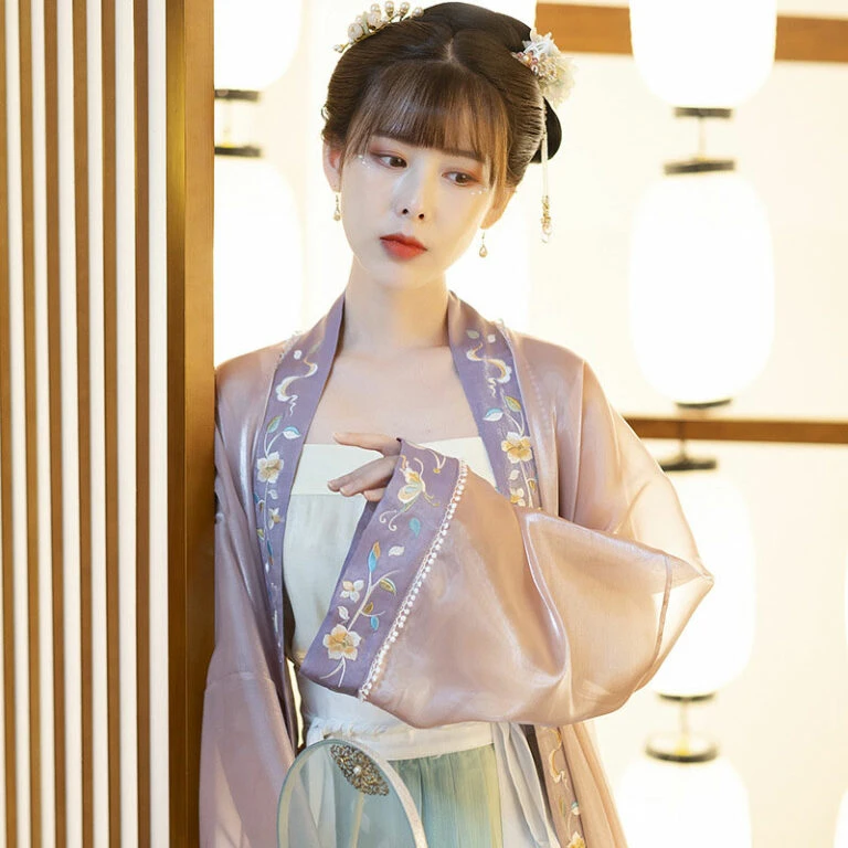 10+ Luxury Silk Hanfu Dresses in New Season - Newhanfu 2025