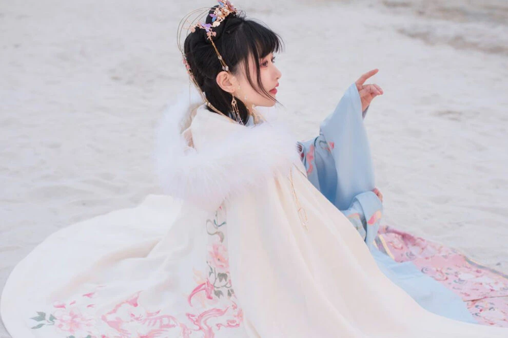 How to Choose Warm Hanfu Capes & Cloaks - Newhanfu