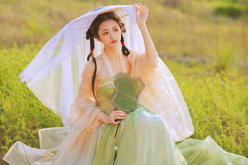 A Simple Guide to Wearing Beige Hanfu - Newhanfu