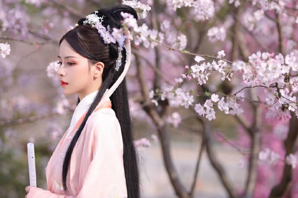 Decoding the Art of White-themed Hanfu - Newhanfu
