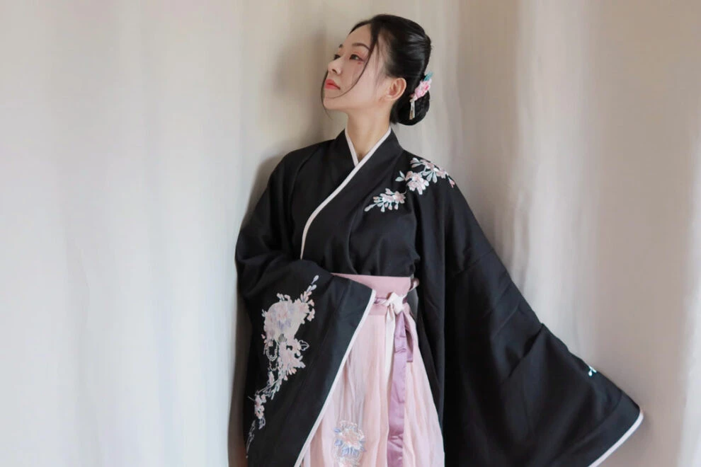 Exploring the Traditional Songku Hanfu Pants - Newhanfu