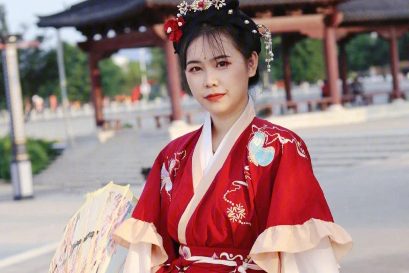 Red Hanfu and Chinese Traditional Dresses - Newhanfu
