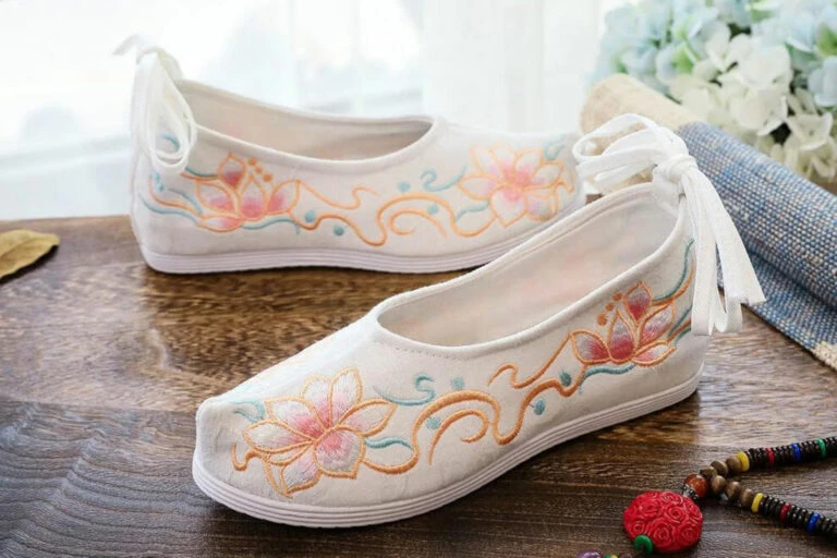 Stepping into Tradition: Hanfu Shoes and Boots - Newhanfu