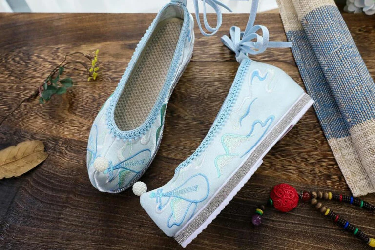 Stepping into Tradition: Hanfu Shoes and Boots - Newhanfu