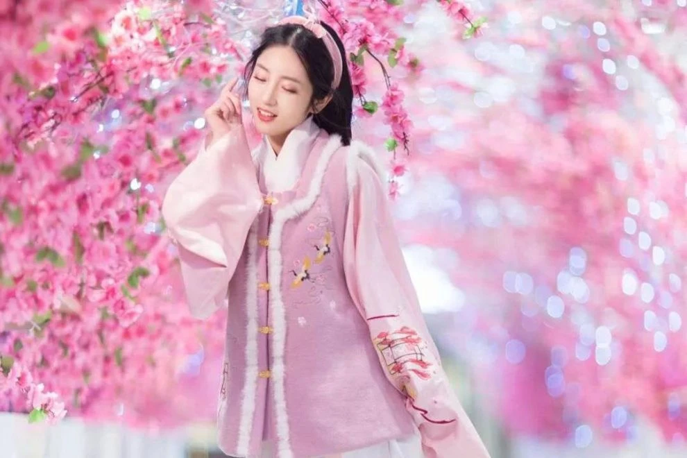 The Charms of Pink Hanfu, From Rose to Peach - Newhanfu