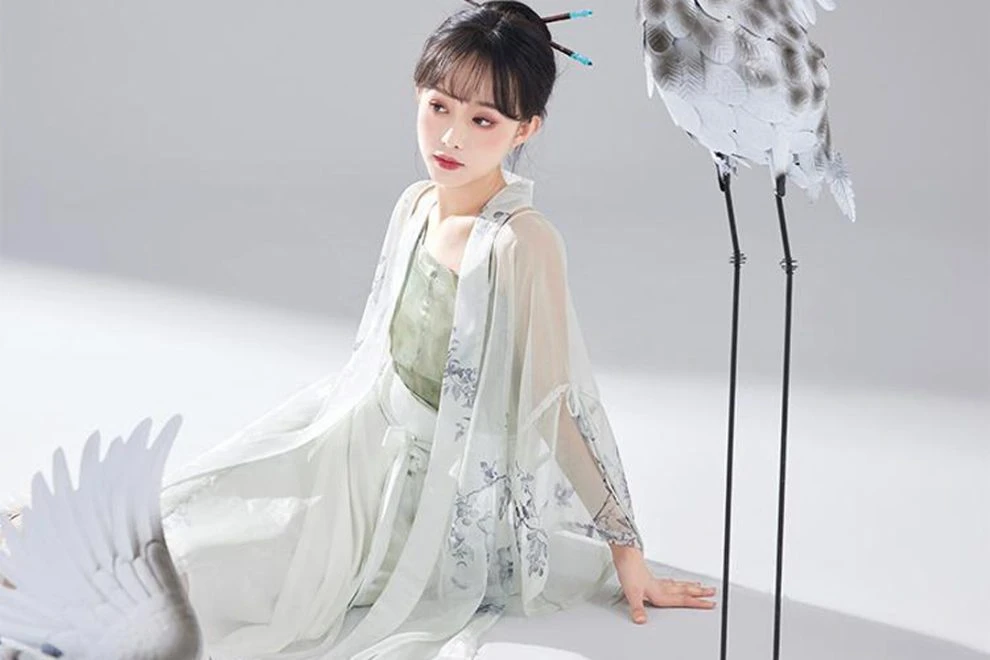 Gray Hanfu: A Fusion of Casual and Simple - Newhanfu